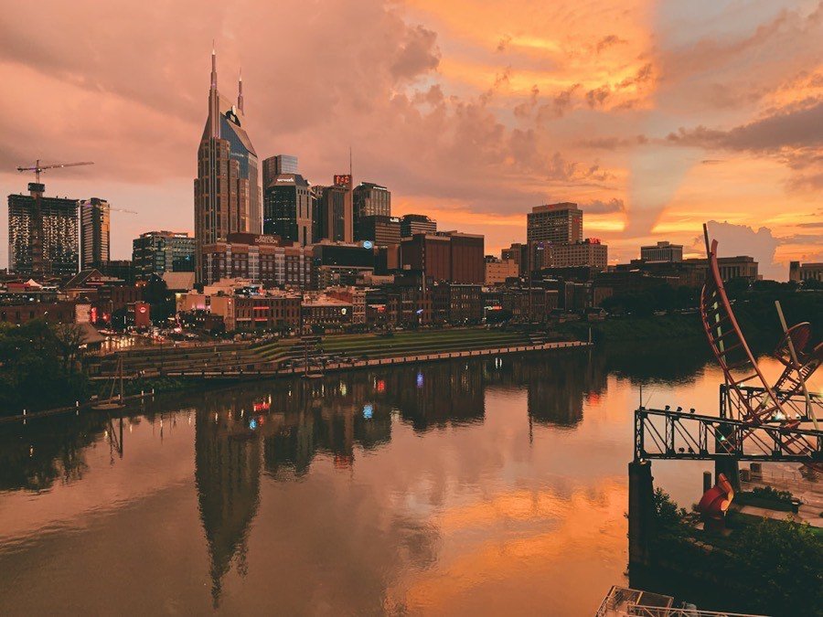 Moving IL to TN: Taxes & Residency Guide 2026